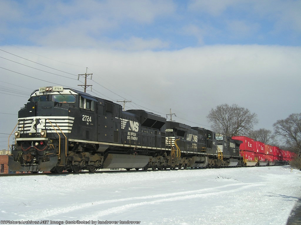 NS 2724 On NS 236 Eastbound